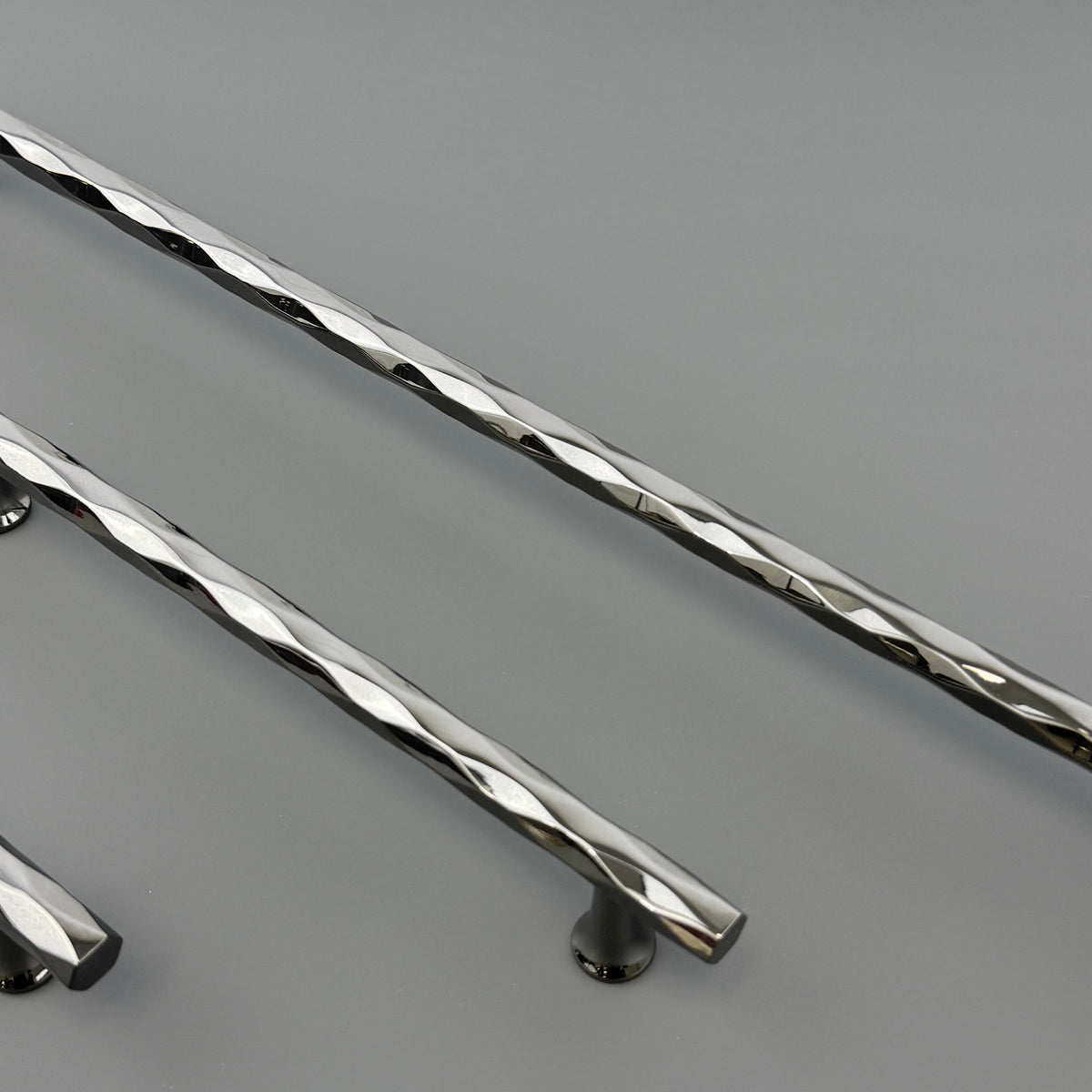 Harley & Wager, EPSOM, Knurled Bar Handle, 160-320mm Hole Centres with Knob Handle